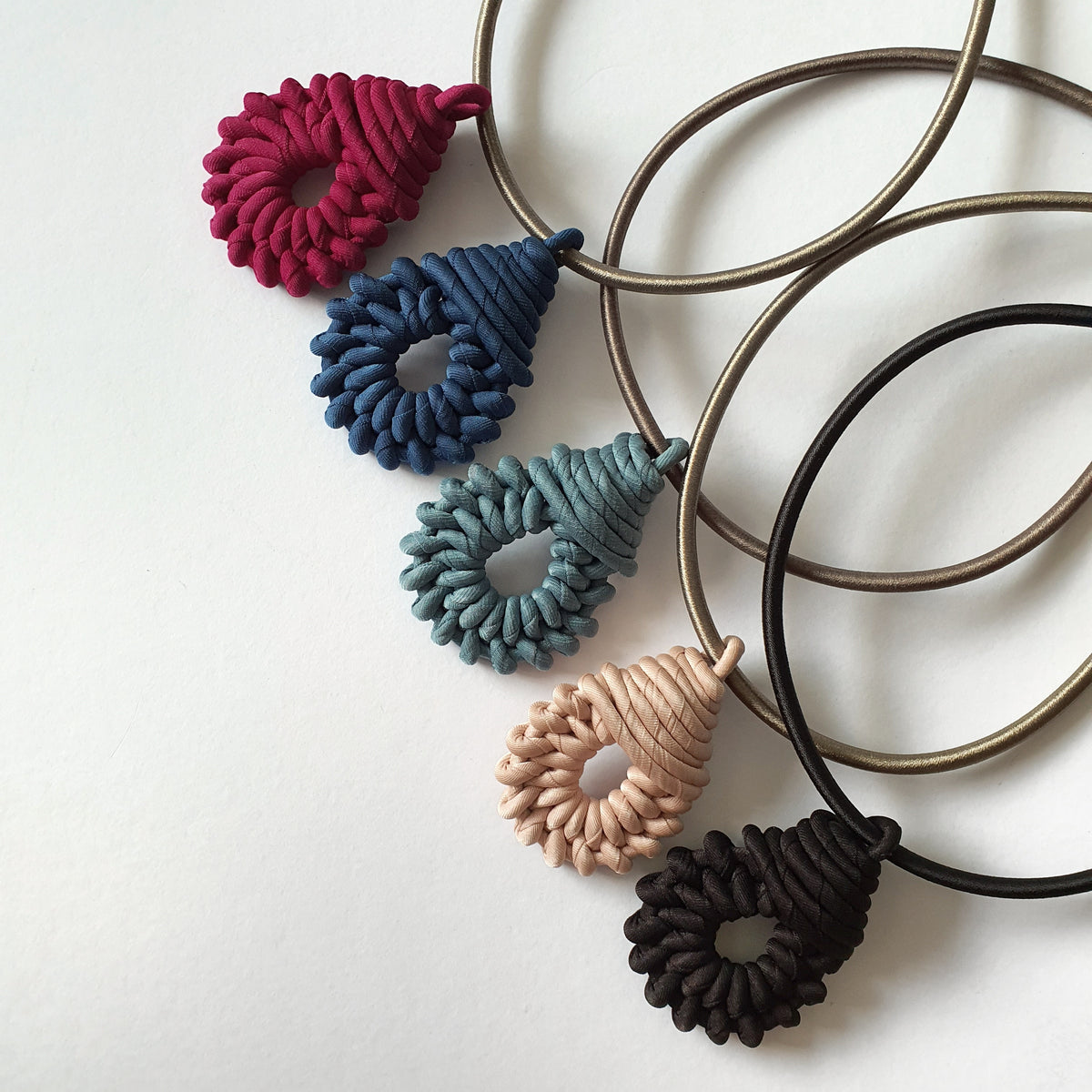 Basic Necklaces – Piesa